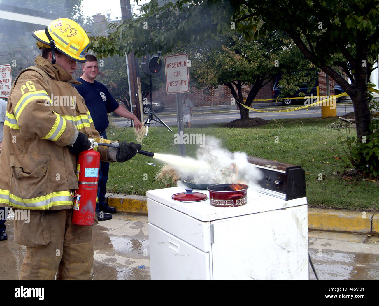 Fire extinguisher kitchen hi-res stock photography and images - Alamy