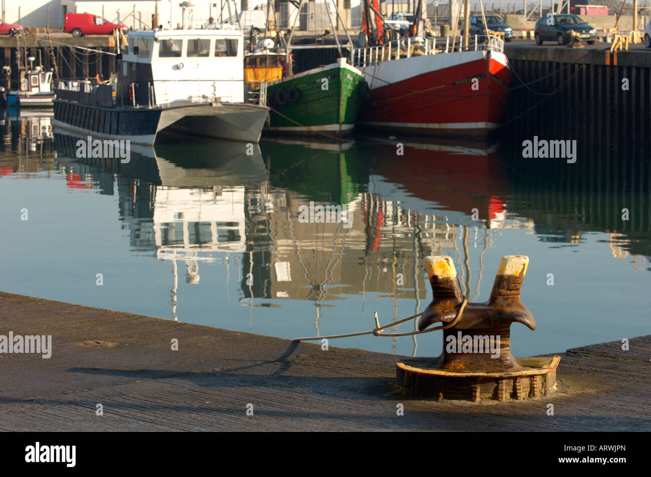Fishing trawlers mooring rope tied hi-res stock photography and images ...