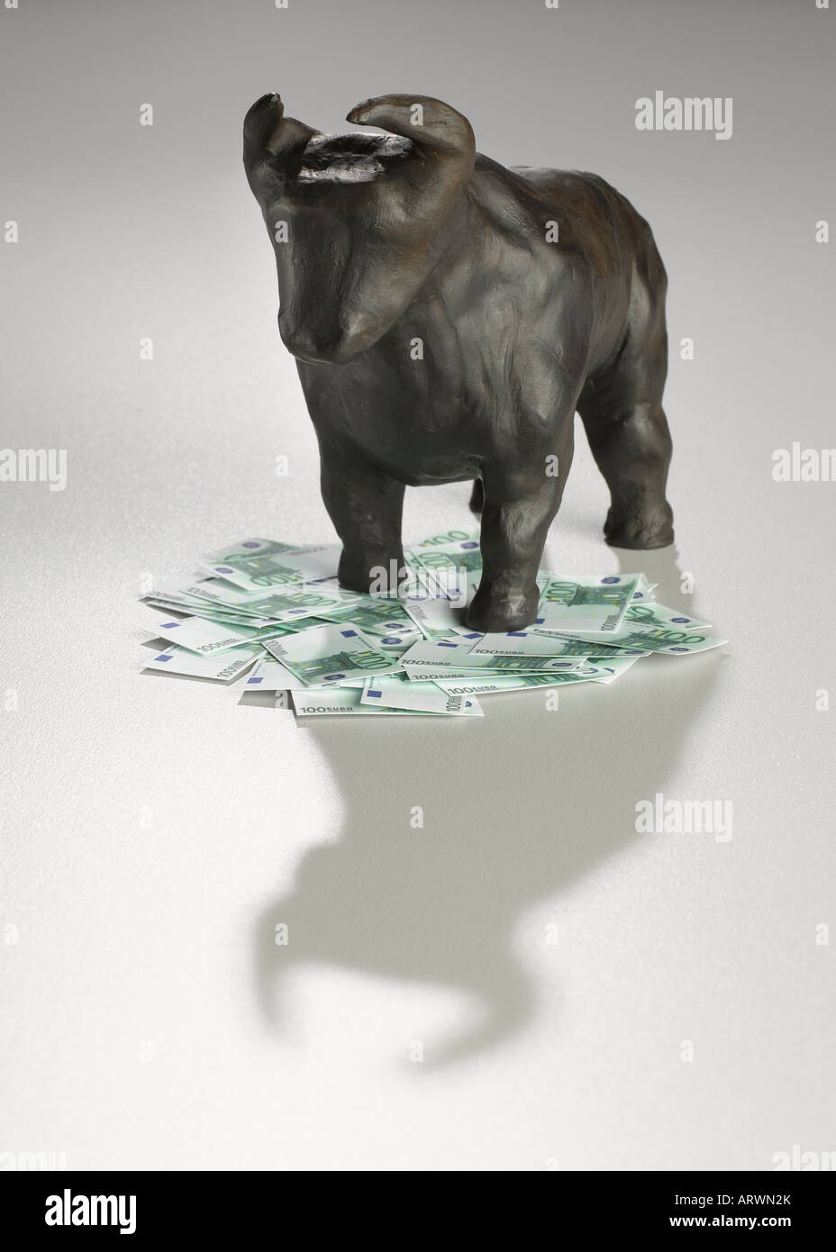 stockmarket bull with euro notes Stock Photo - Alamy