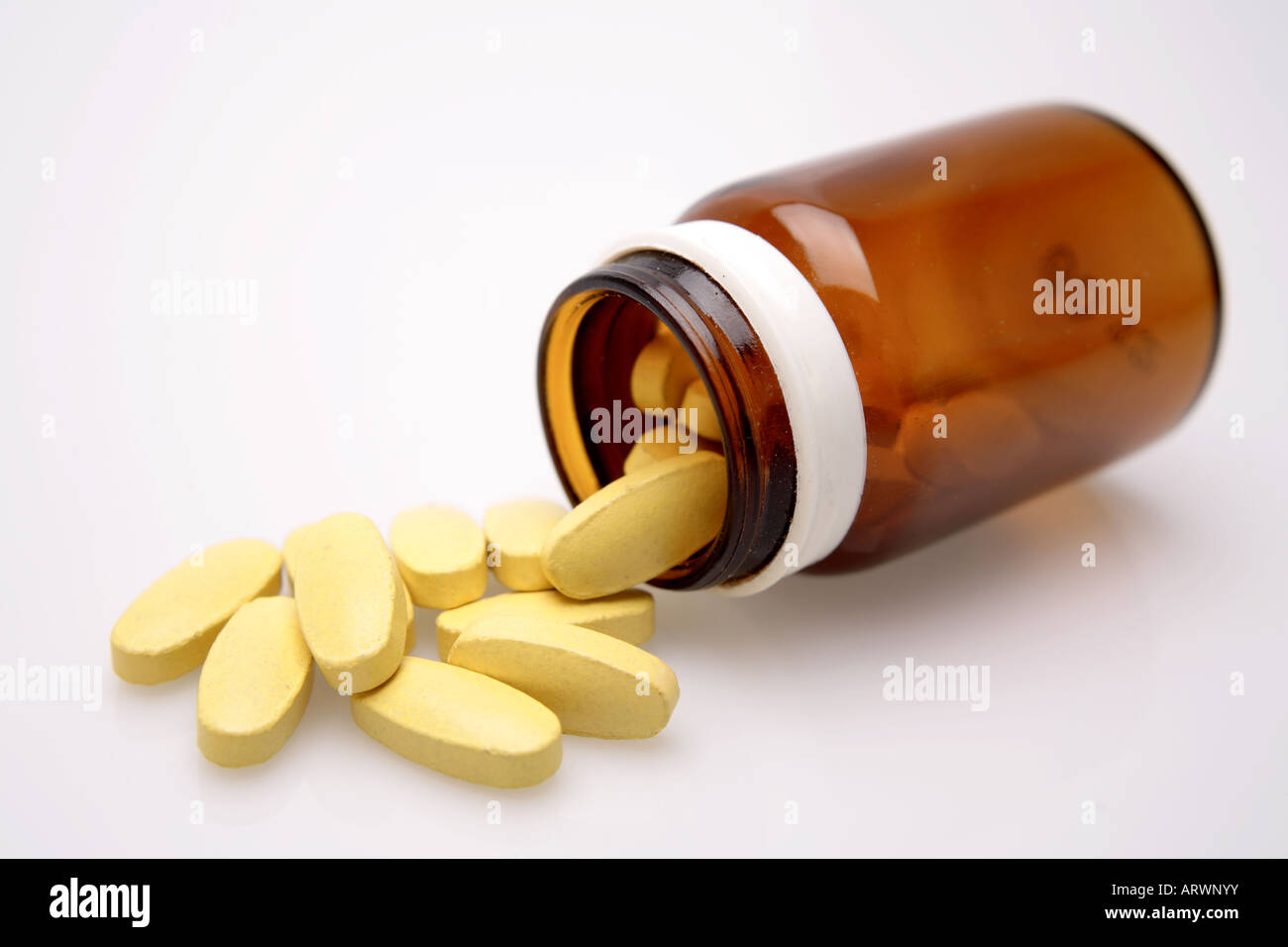 Vitamin tablets and bottle Stock Photo - Alamy