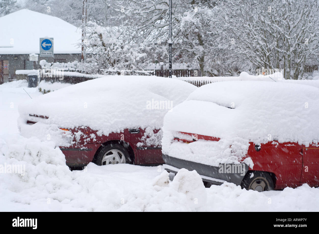 Scottish street snow hi-res stock photography and images - Alamy