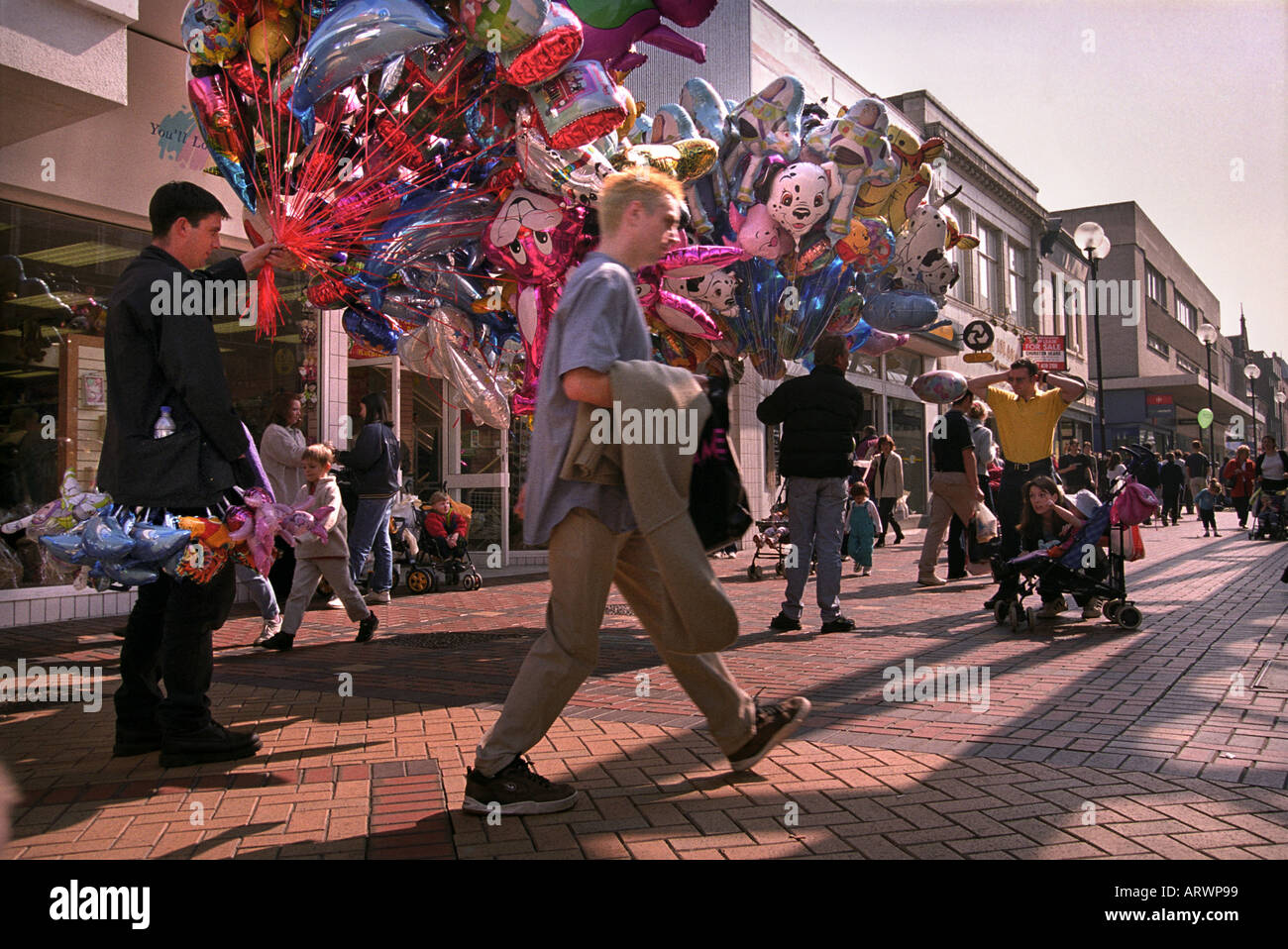 THE PEDESTRIANISED SHOPPING CENTRE OF SWINDON WILTSHIRE UK Stock Photo ...