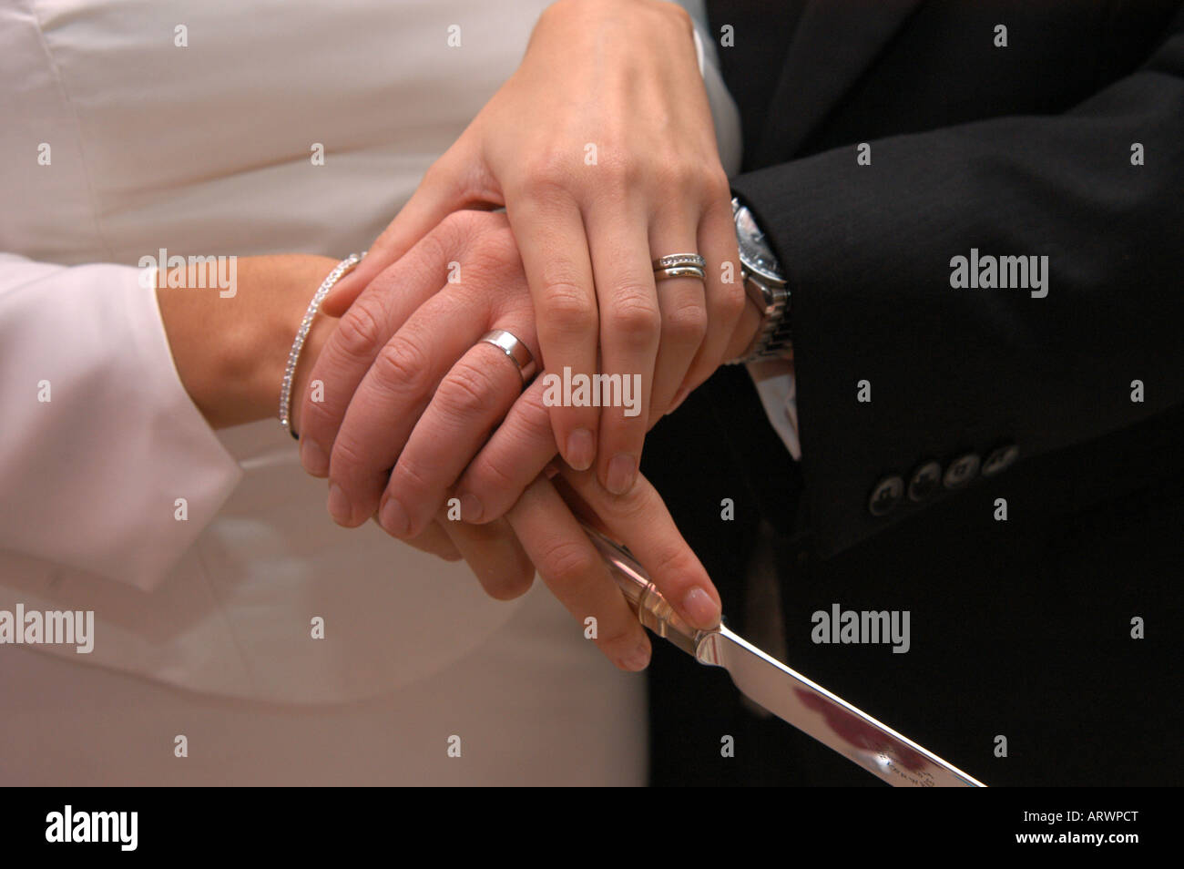 hands with wedding rings cutting wedding cake Stock Photo - Alamy