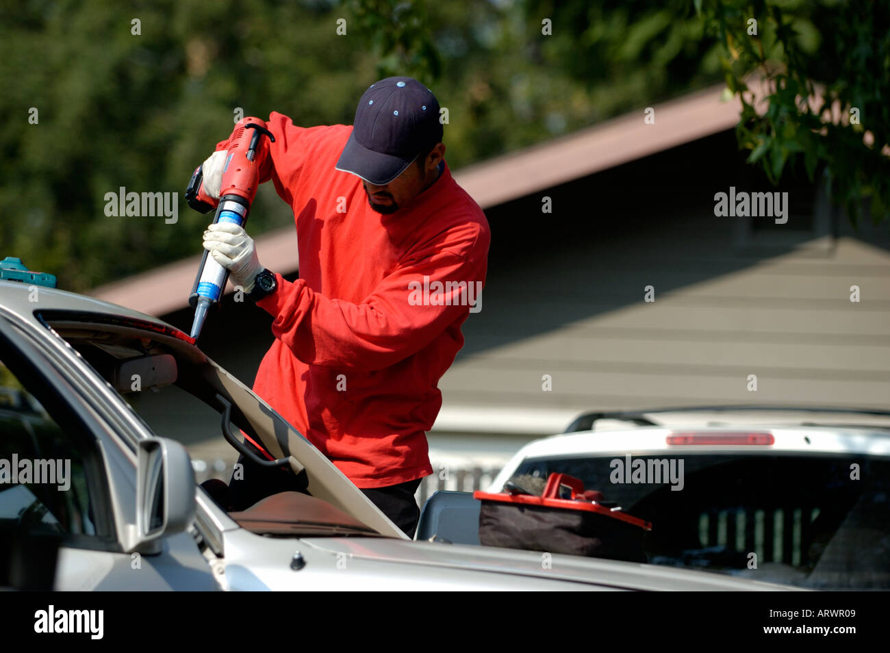 Young worker installing windshield on SUV vehicle Stock Photo - Alamy