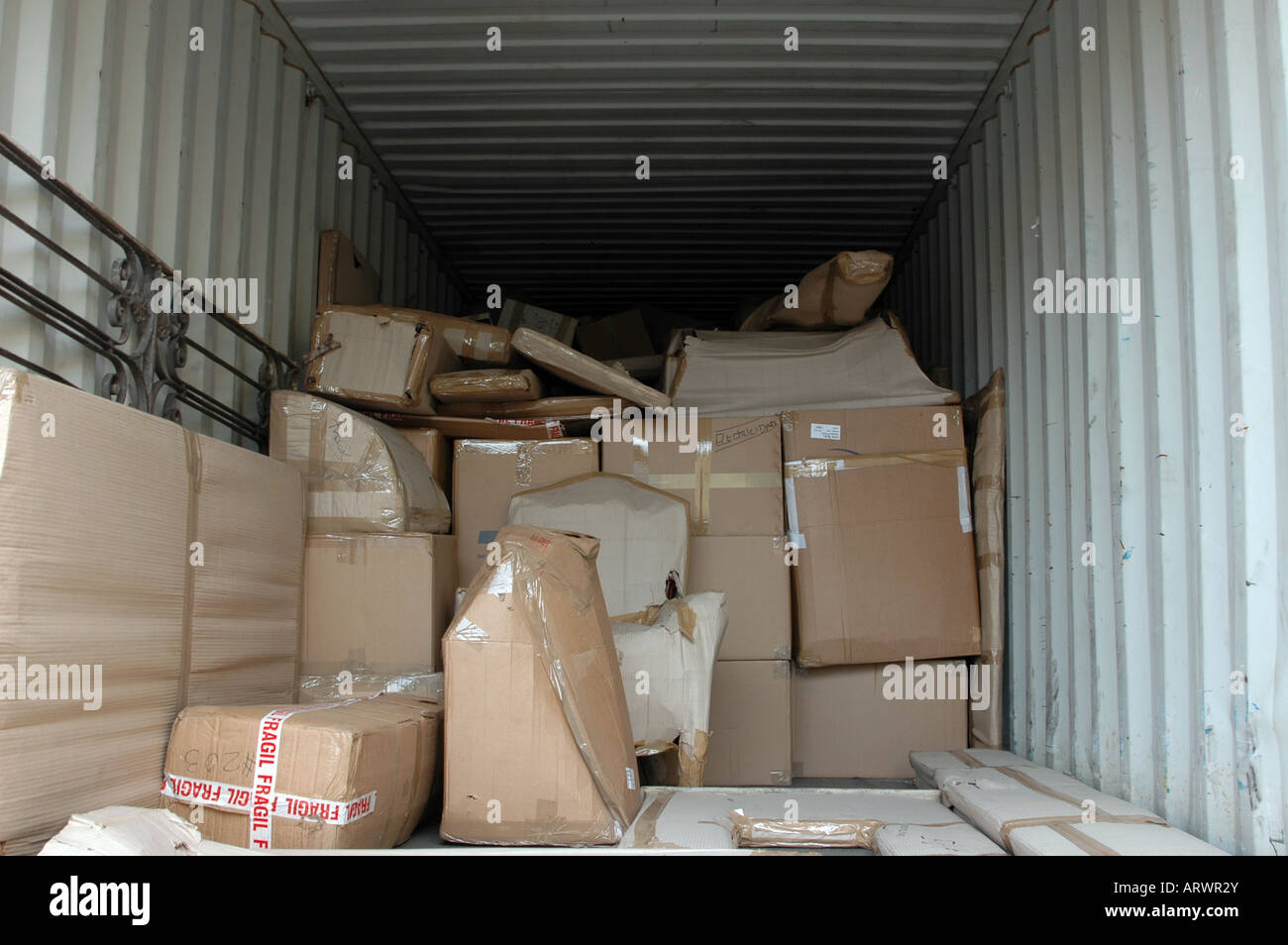 moving relocation house cargo shipping international Stock Photo - Alamy