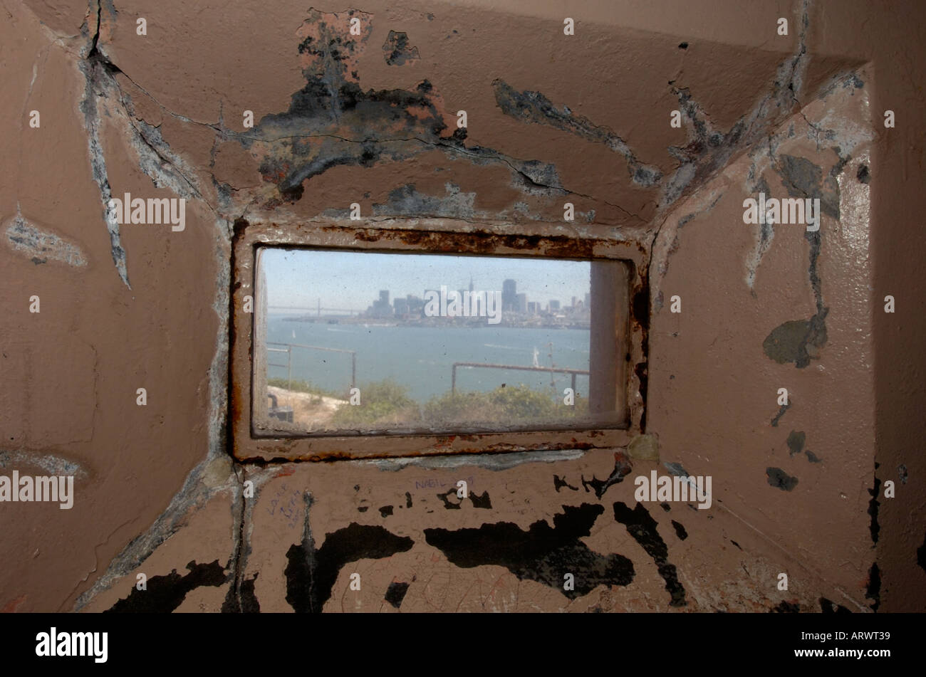 Cell view inside alcatraz prison hi-res stock photography and images ...