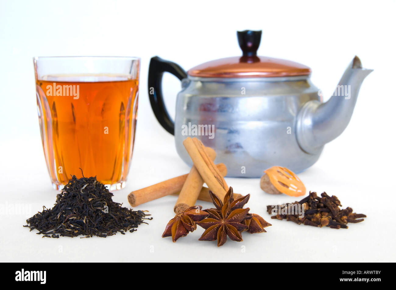 Spiced glass cinnamon cloves hi-res stock photography and images - Alamy