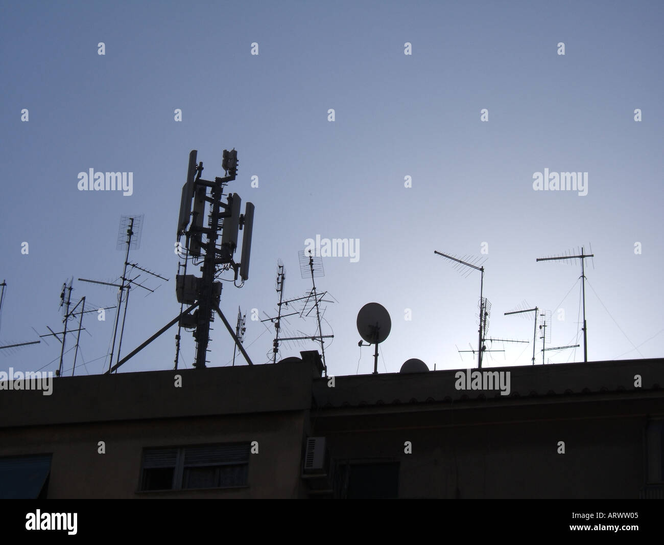 Roof top tv masts hi-res stock photography and images - Alamy