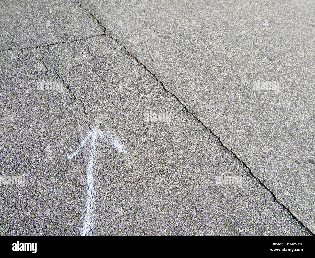 white arrow spray painted on road Stock Photo - Alamy