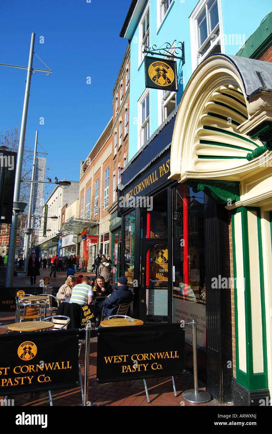 Reading high street restaurant hi-res stock photography and images - Alamy