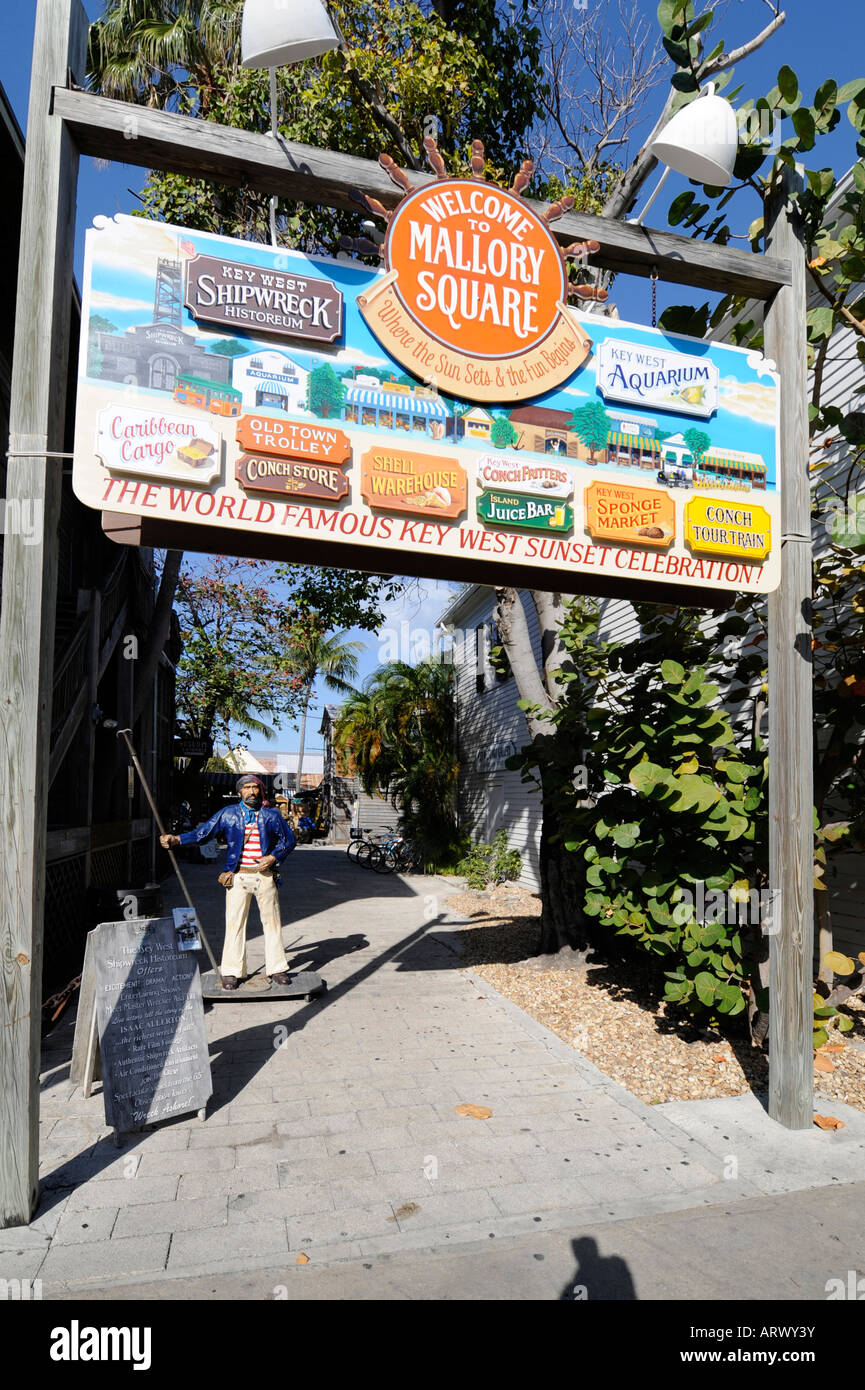 Mallory square shopping area key hi-res stock photography and images ...