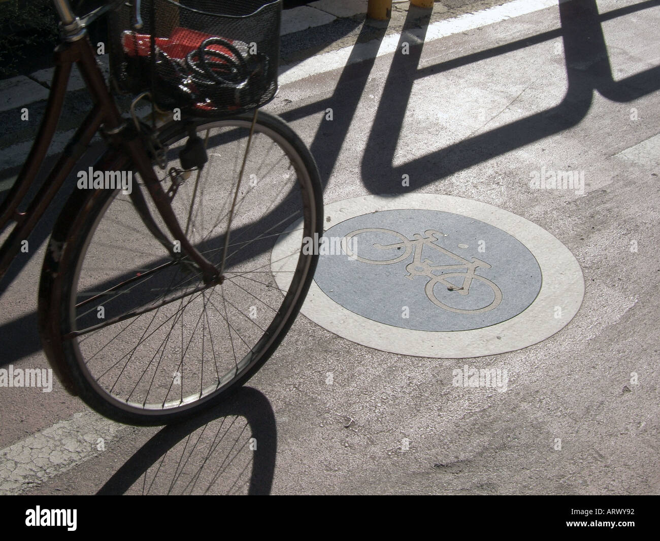 cyclist on cycle path silhouette Stock Photo - Alamy