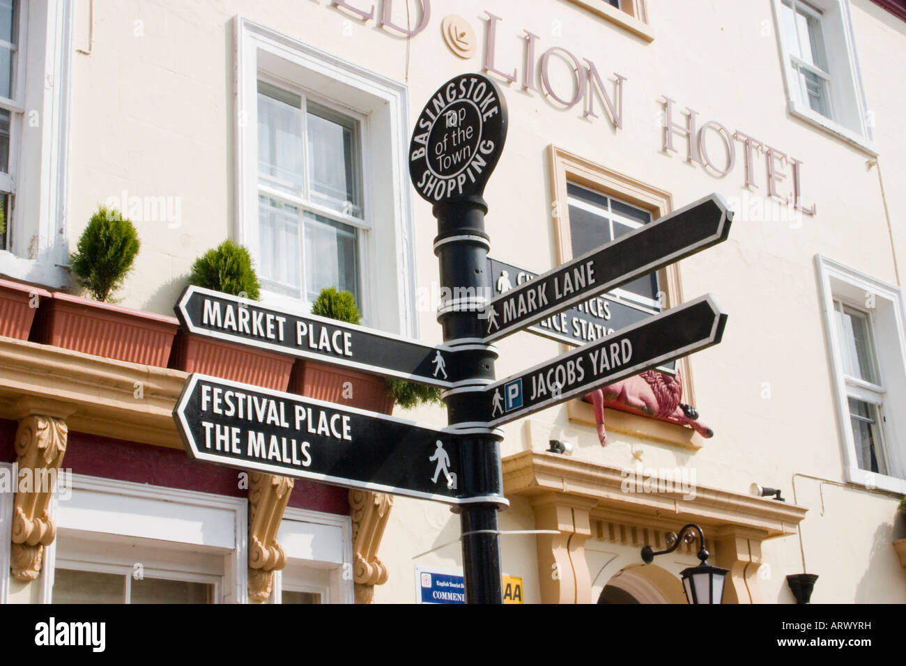 Directional signage in malls hi-res stock photography and images - Alamy
