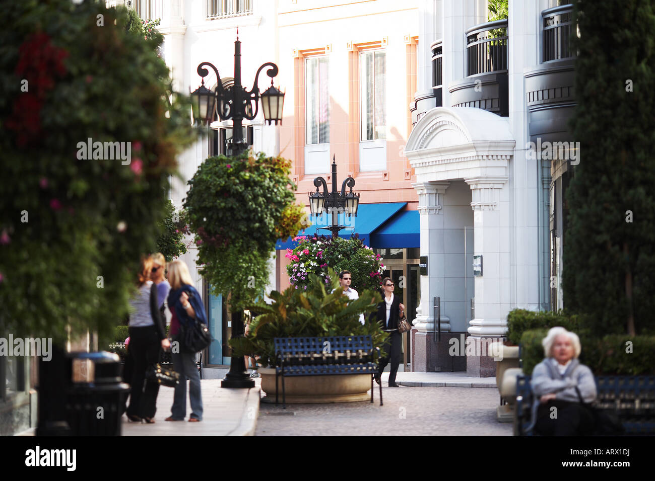 Rodeo drive beverly hills california park hi-res stock photography and ...