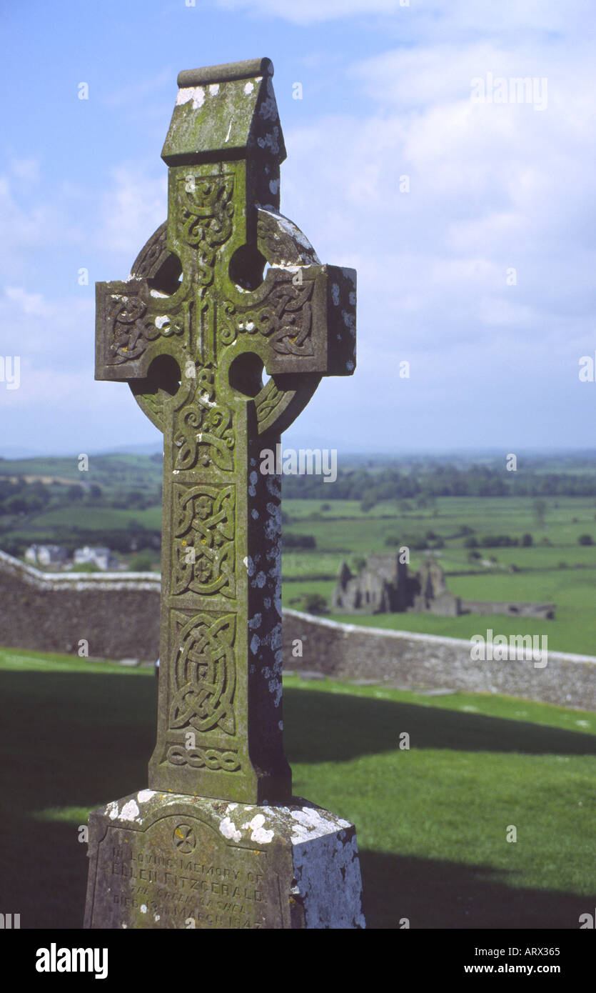 Celtic Cross In Ireland Stock Photo - Alamy