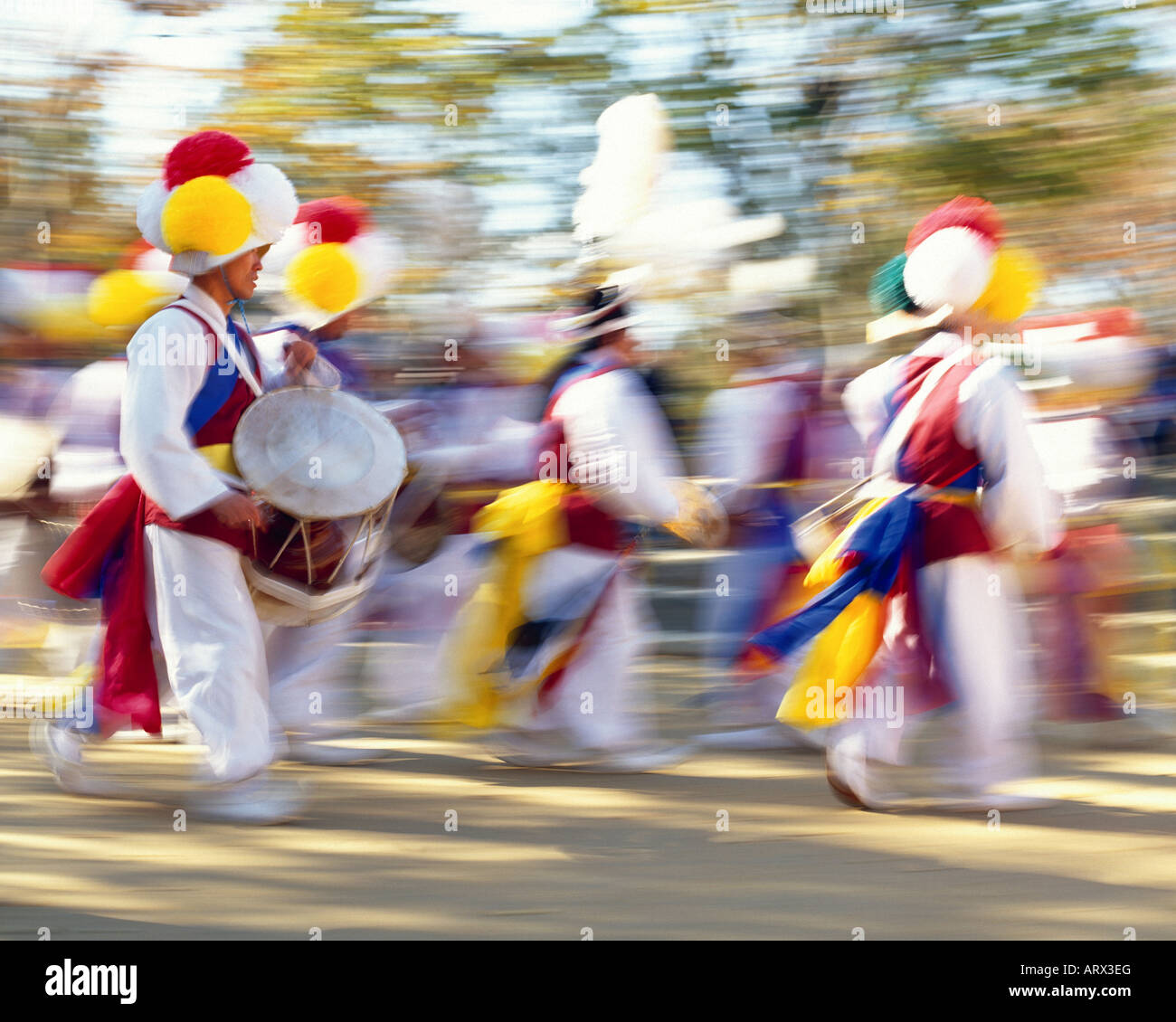 Traditional Korean dancing, Seoul, Korea Stock Photo - Alamy