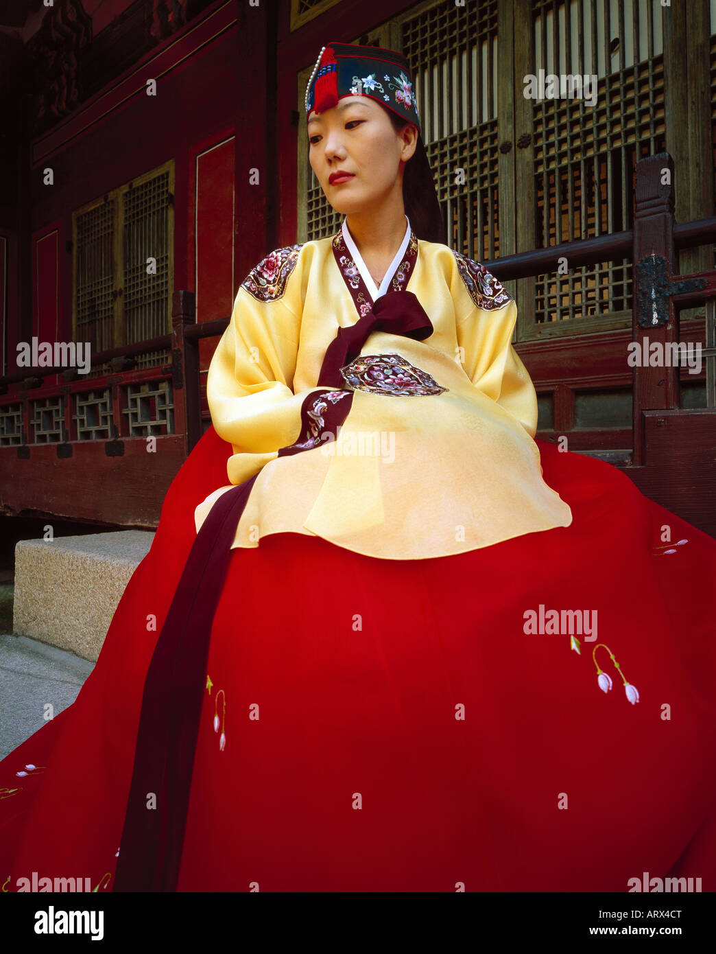 Women in traditional clothing, Seoul, Korea at Gyeongbok Palace Stock ...