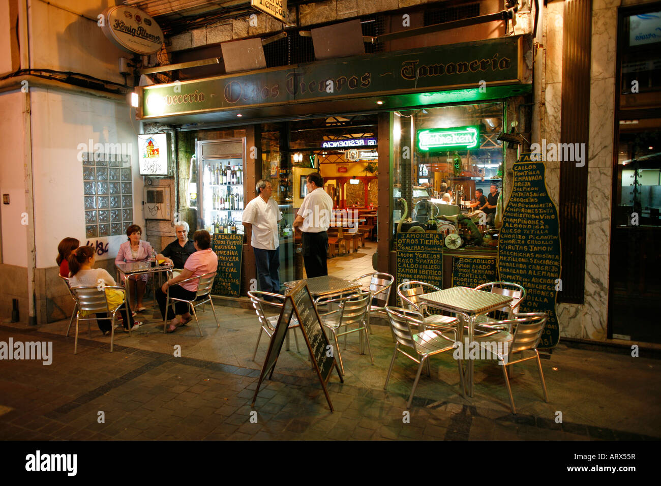 Group seated night hi-res stock photography and images - Alamy