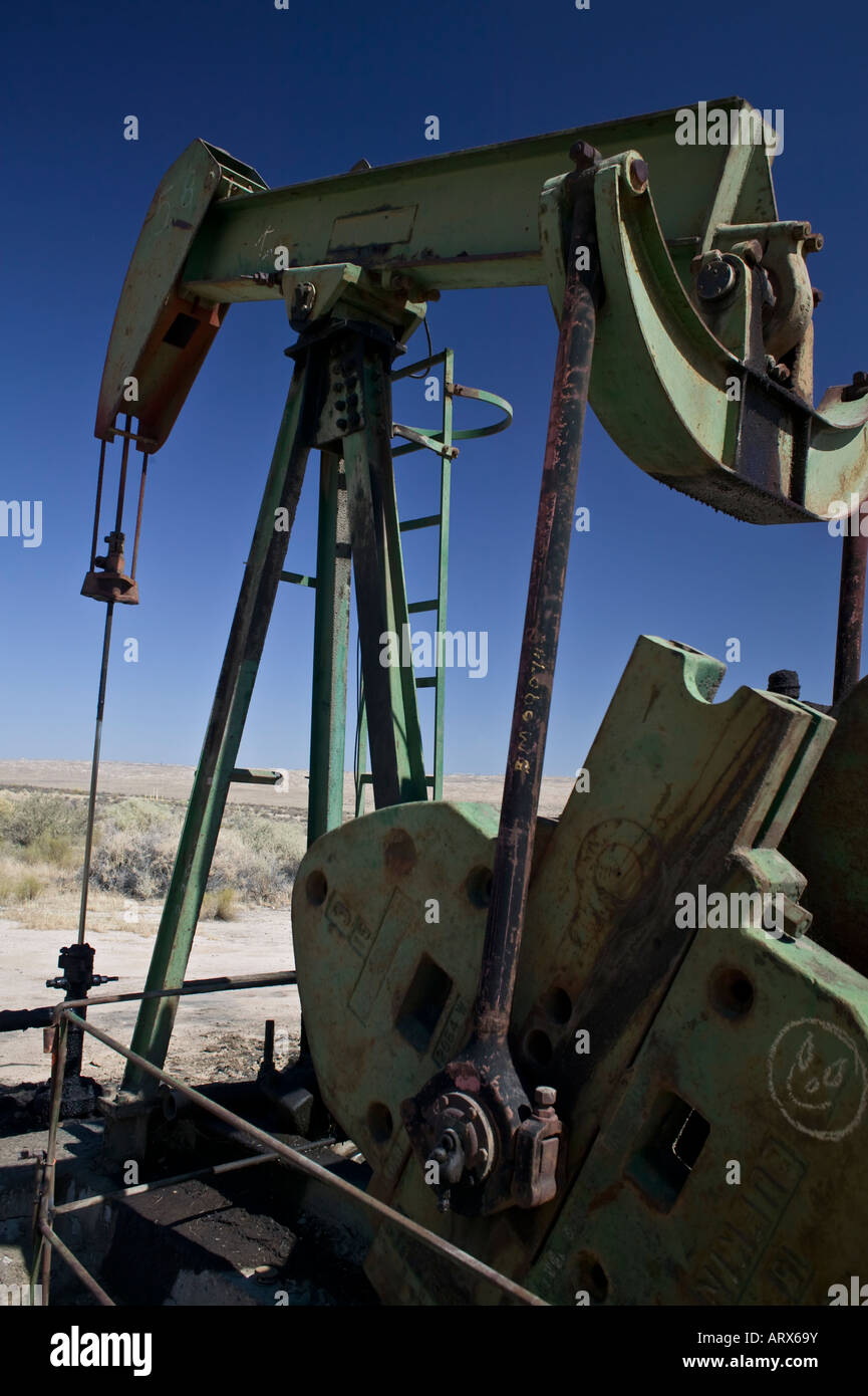 oil jack close up in the desert Stock Photo - Alamy
