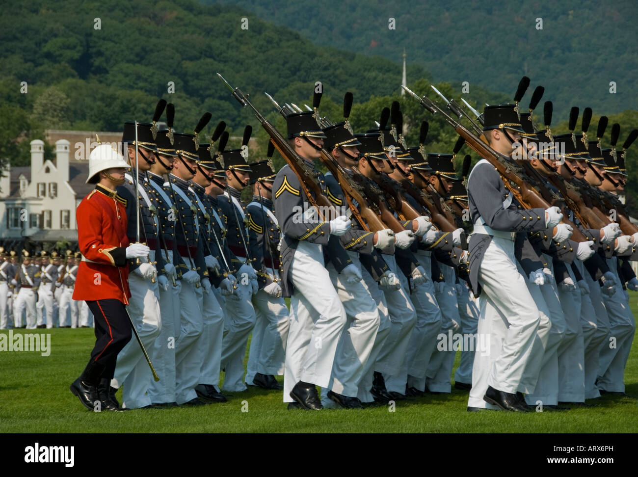 Military formation in line hi-res stock photography and images - Alamy