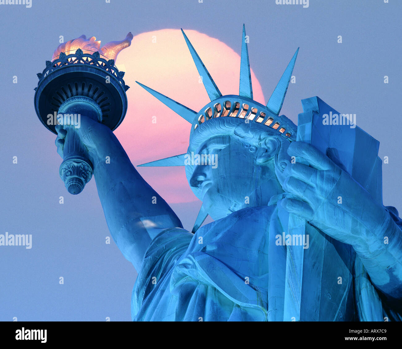 Statue of liberty sun setting hi-res stock photography and images - Alamy