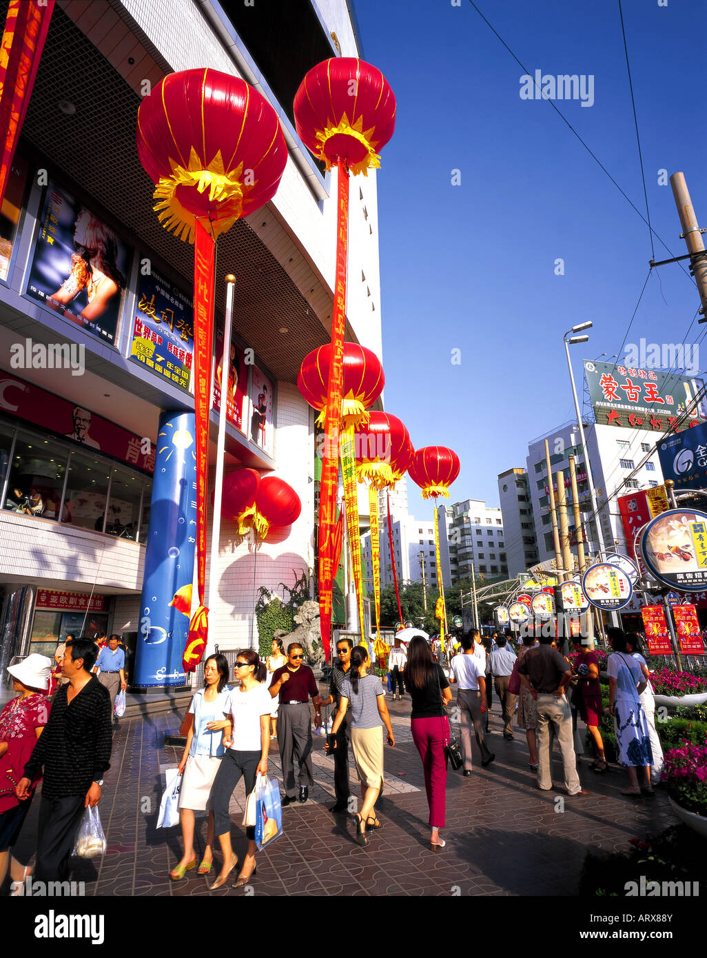 Pedestrians on a shopping street in downtown Lanzhou, China Stock Photo ...