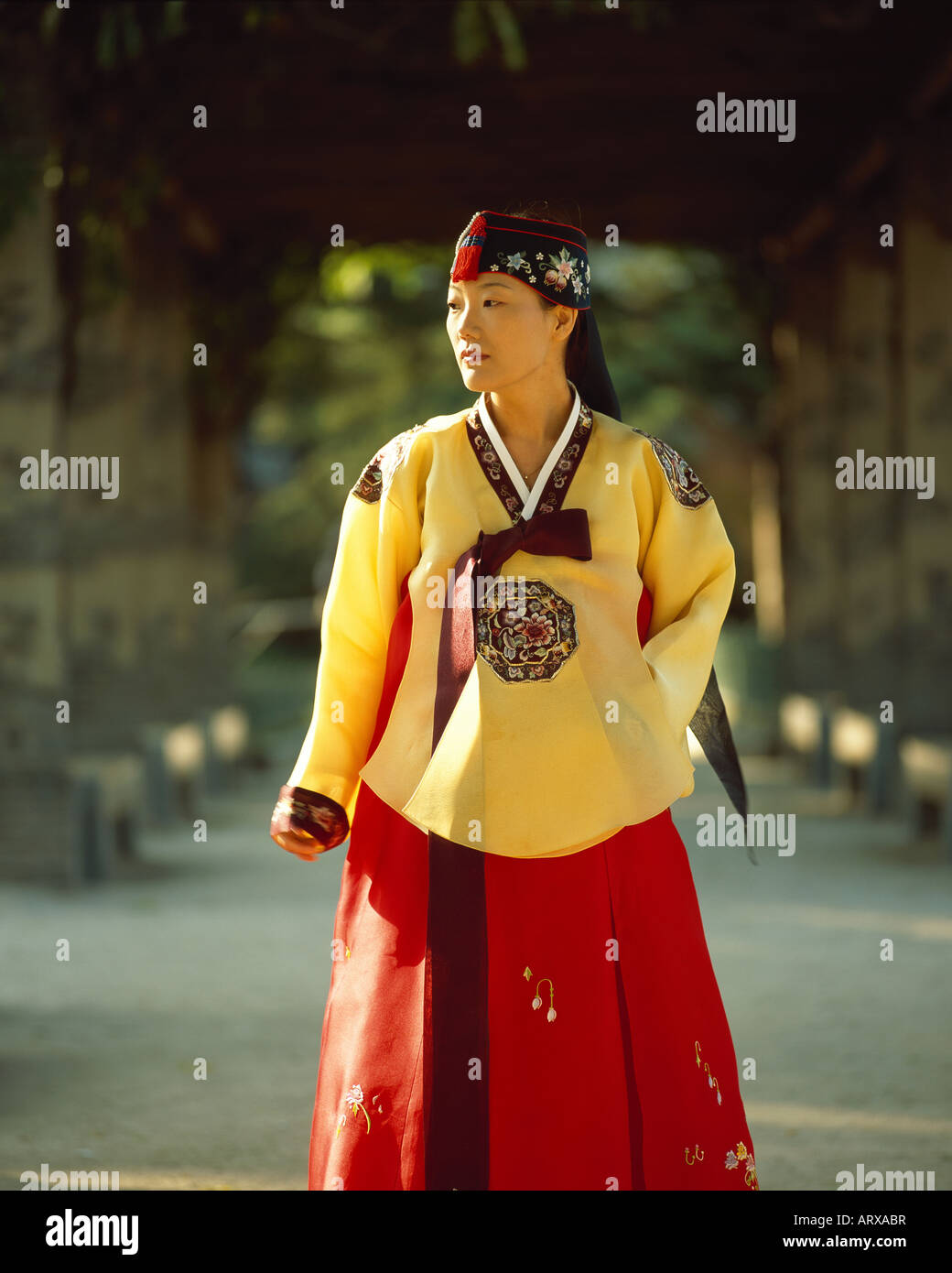 Traditional koreans clothes hi-res stock photography and images - Alamy