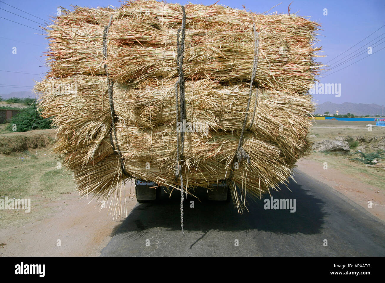 Overloaded truck india hi-res stock photography and images - Alamy