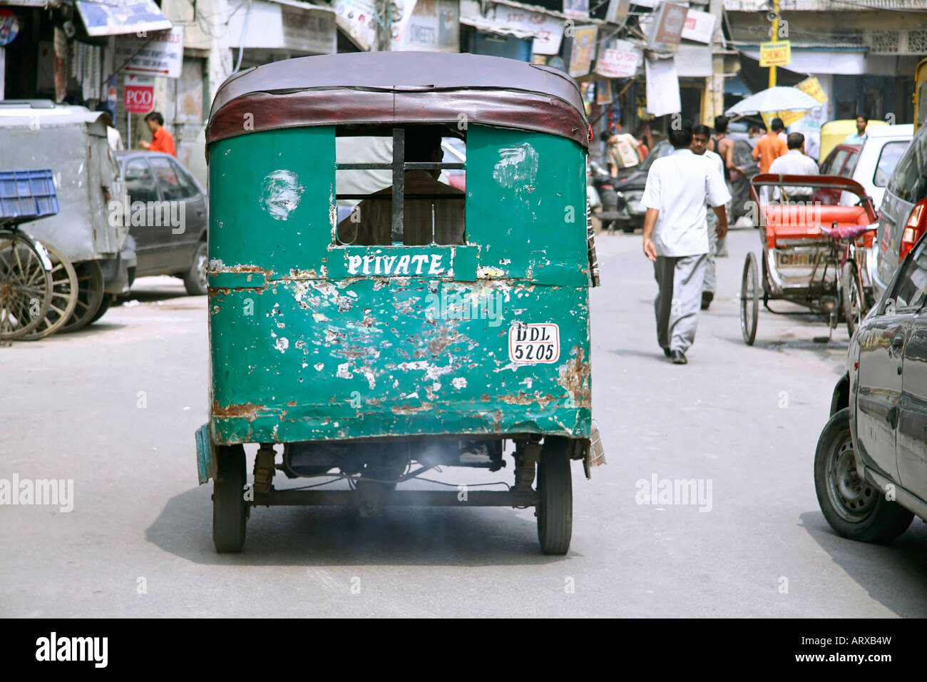 auto rickshaw on empty road delhi india Stock Photo - Alamy