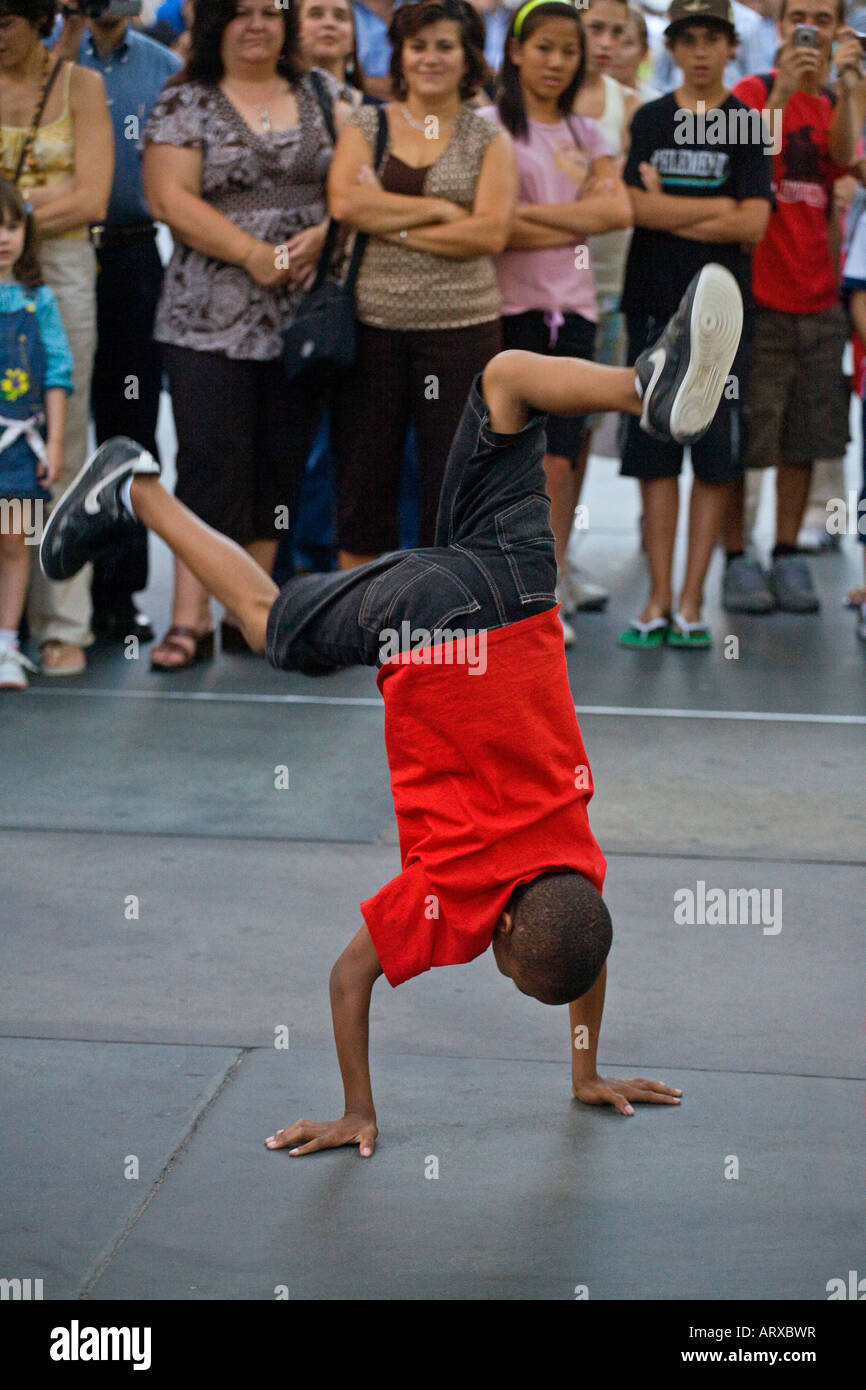 New york street performers hi-res stock photography and images - Alamy