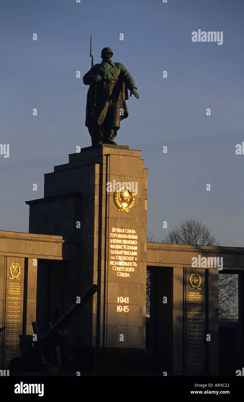 Soviet War Memorial in morning sun Berlin Stock Photo - Alamy