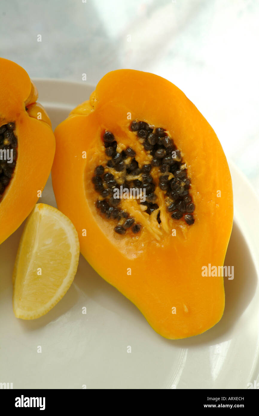 Plate of ripe papaya fruit with lemon wedge Stock Photo - Alamy