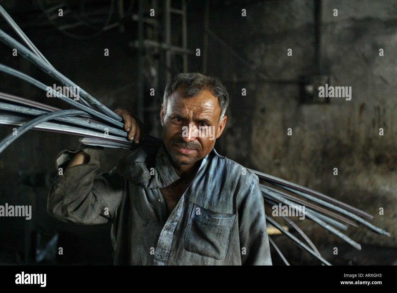 risky work in steel factories in islamabad, Pakistan Stock Photo - Alamy