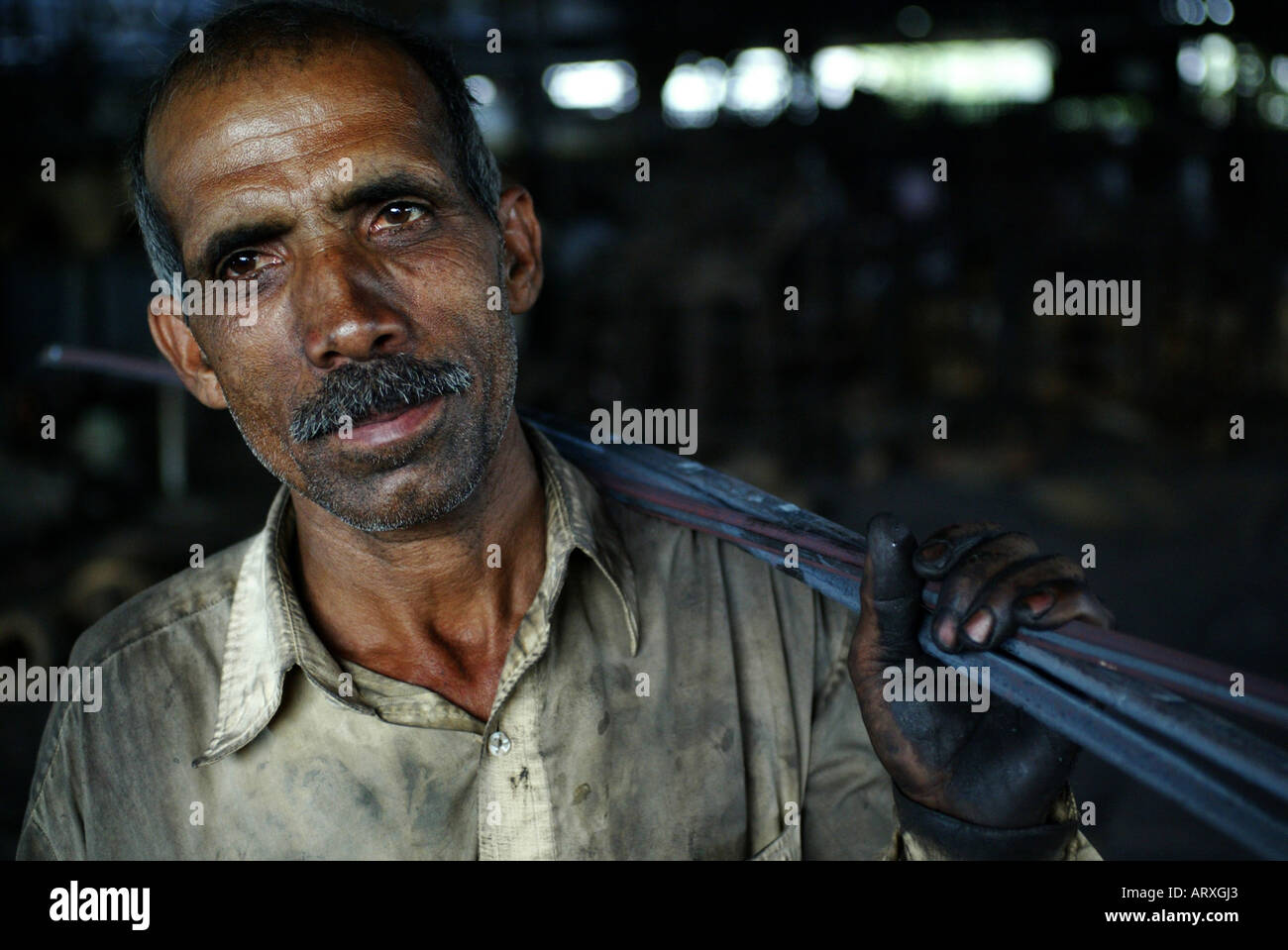 risky work in steel factories in islamabad, Pakistan Stock Photo - Alamy