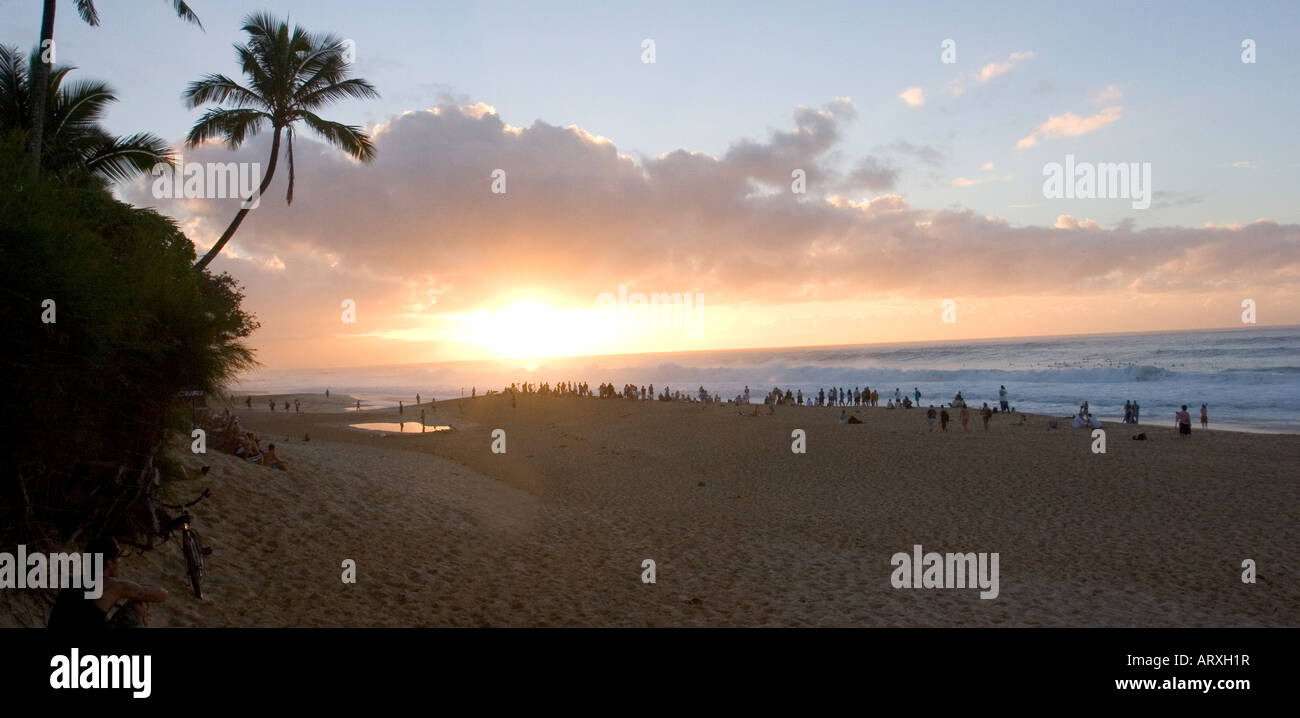 Sunset at Ehukai beach park overlooking famous surf break Banzai ...