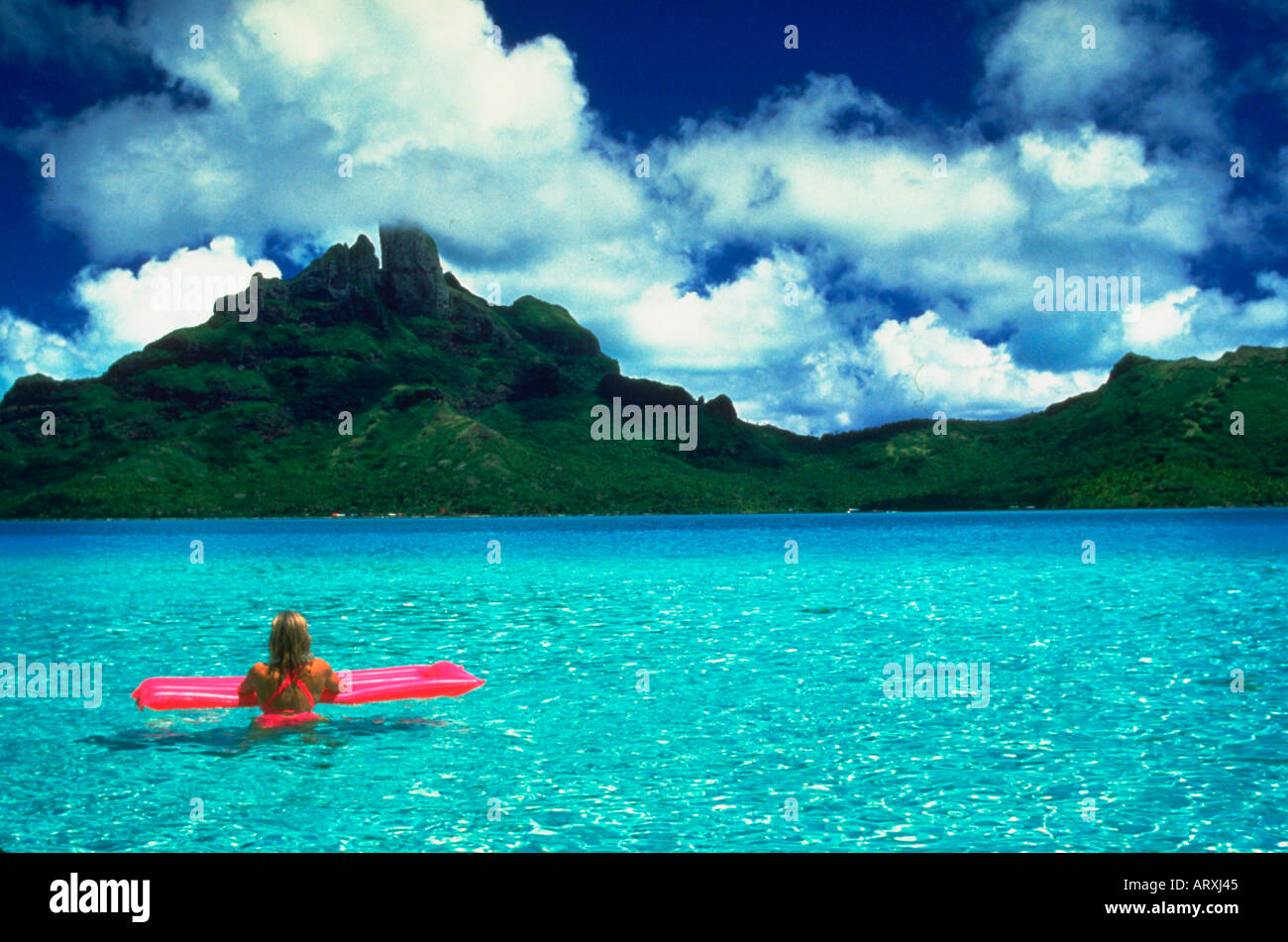 Women in bora bora beach hi-res stock photography and images - Alamy