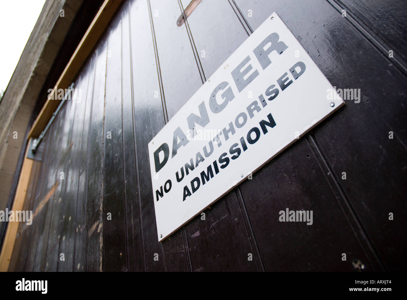 Warning Sign Unsafe Building Stock Photos & Warning Sign Unsafe ...
