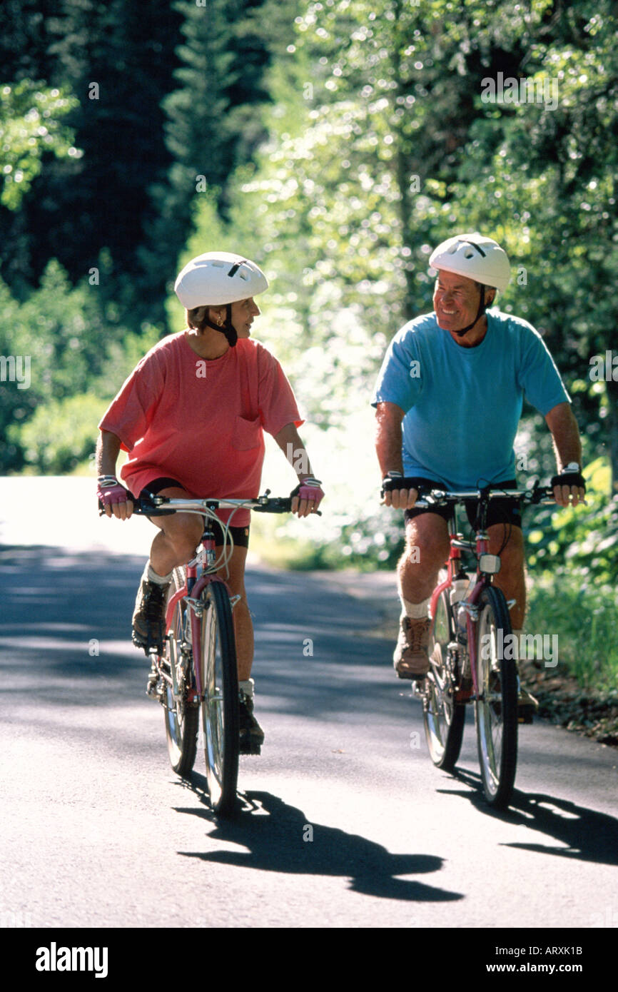 Happy senior citizens pair hi-res stock photography and images - Alamy