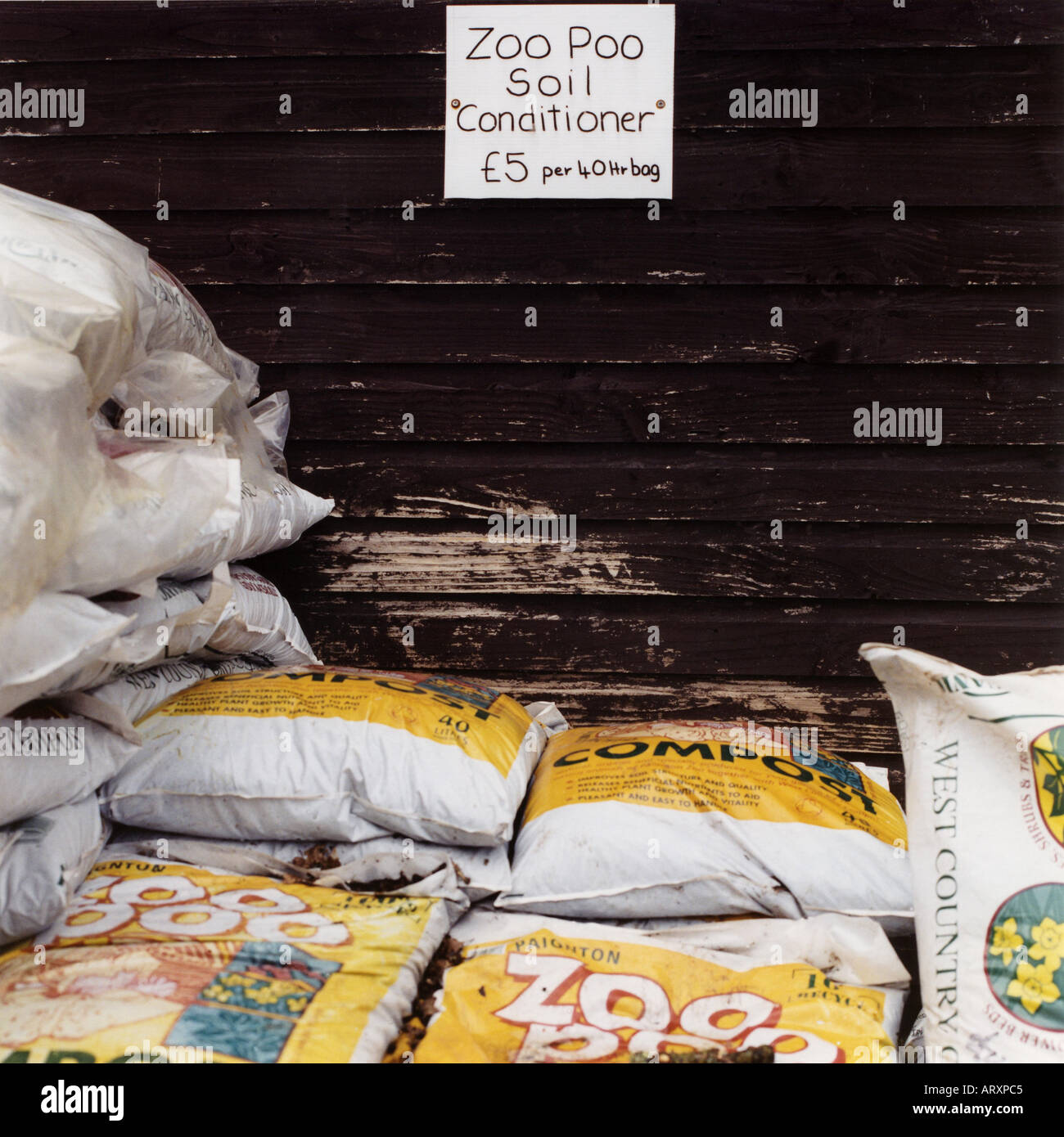 Zoo manure hi-res stock photography and images - Alamy