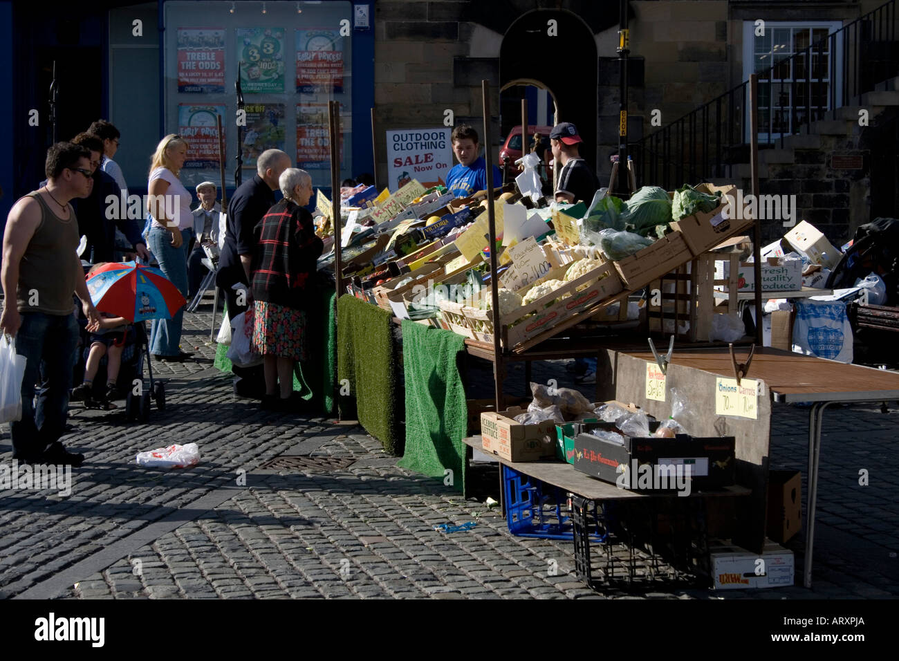 Market day in Alnwick Northumberland Stock Photo - Alamy