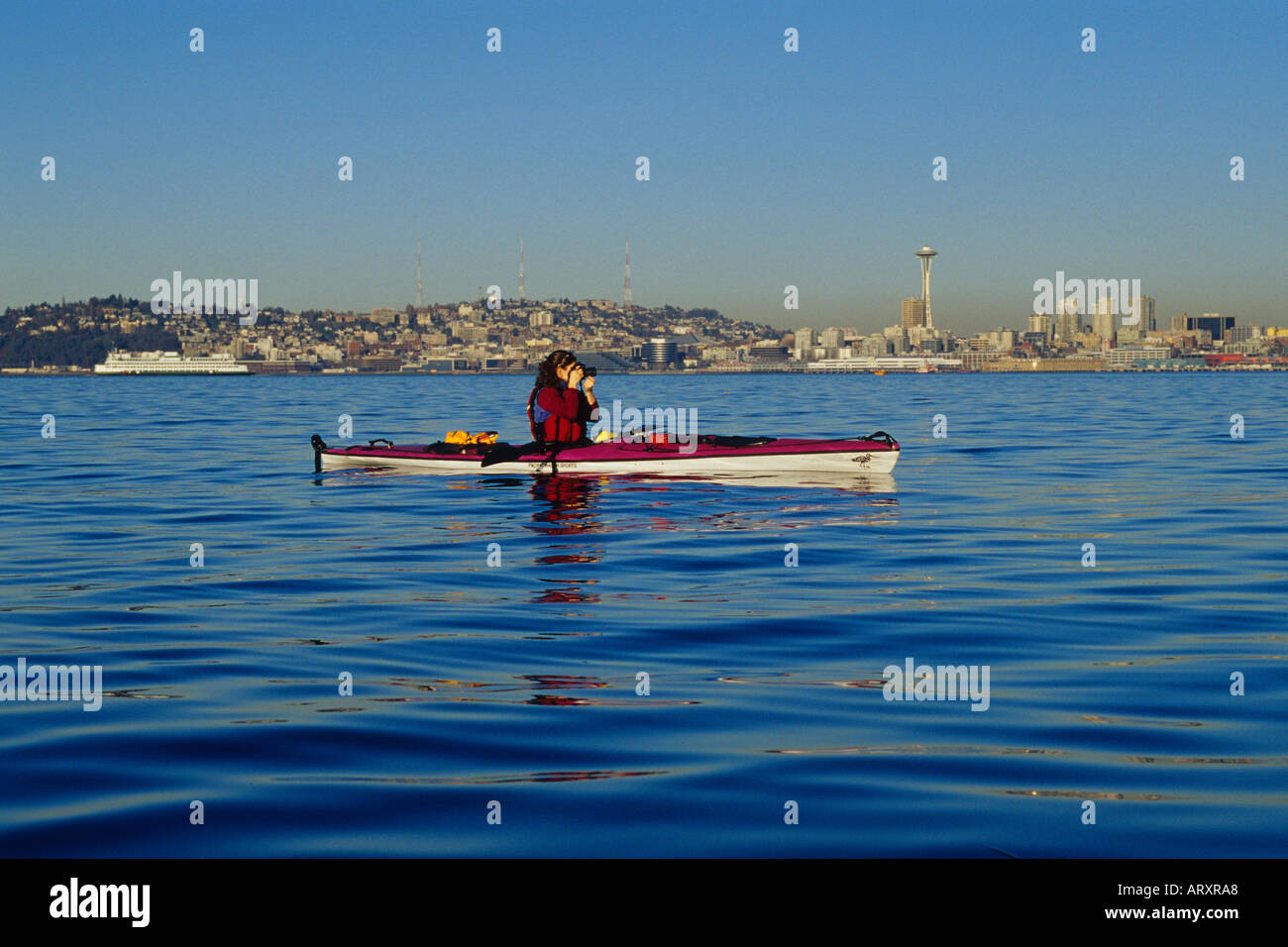 Seattle sea kayaking hi-res stock photography and images - Alamy