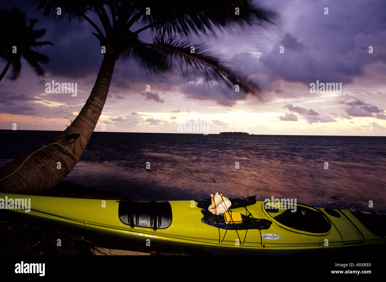 Sea kayak on Man-o-War Caye, Belize Stock Photo - Alamy