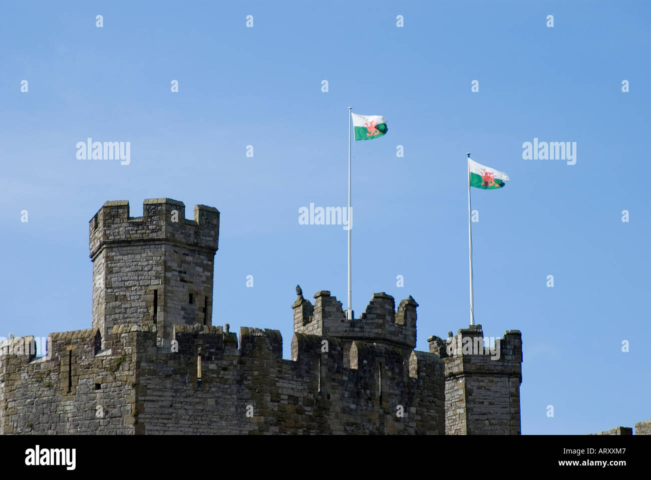Caernarfon castle welsh flag hi-res stock photography and images - Alamy
