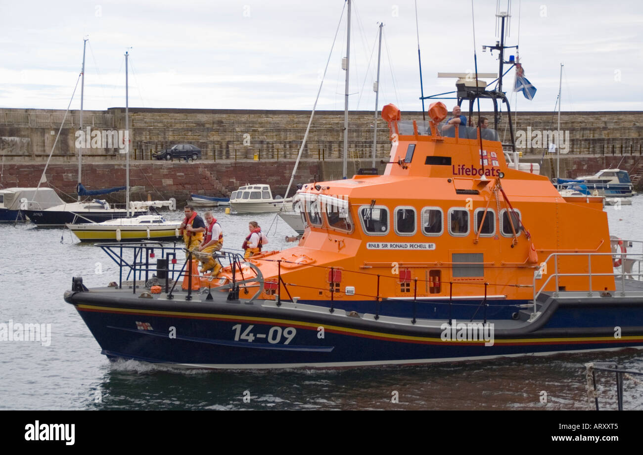 Dunbar lifeboat sets out from the harbour Stock Photo - Alamy