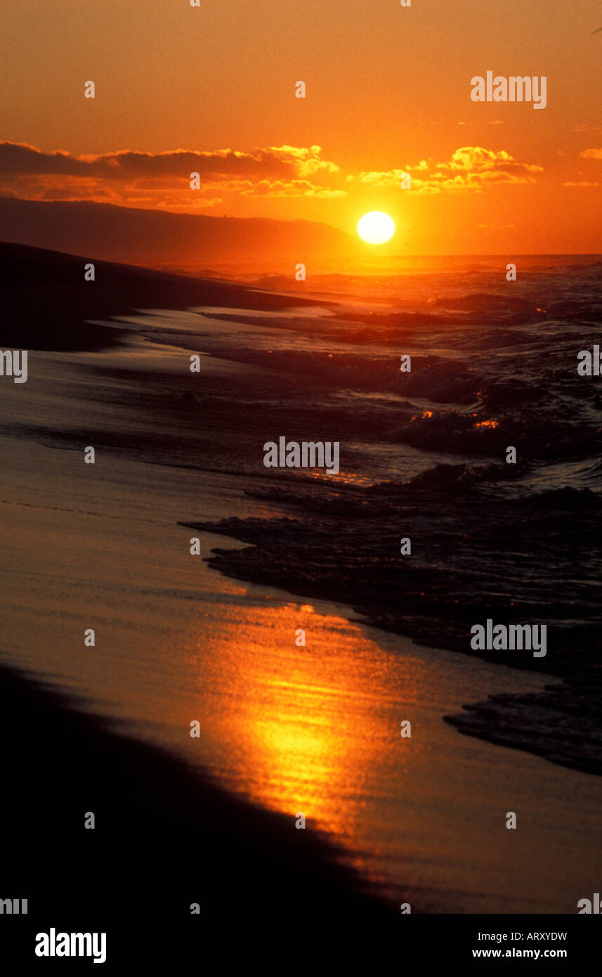 Ocean waves lit sunset hi-res stock photography and images - Alamy