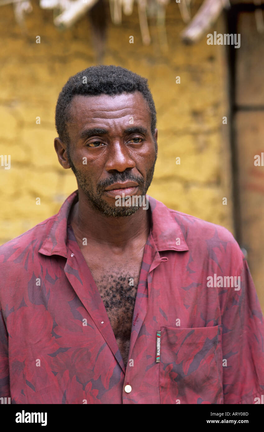 Pygmy village hi-res stock photography and images - Alamy