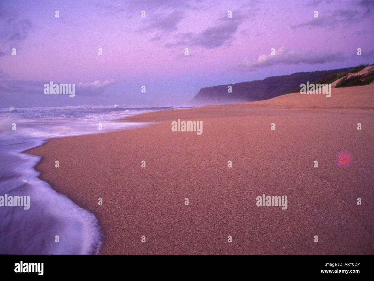 Sunset at Polihale beach, far west end of Kauai Stock Photo - Alamy