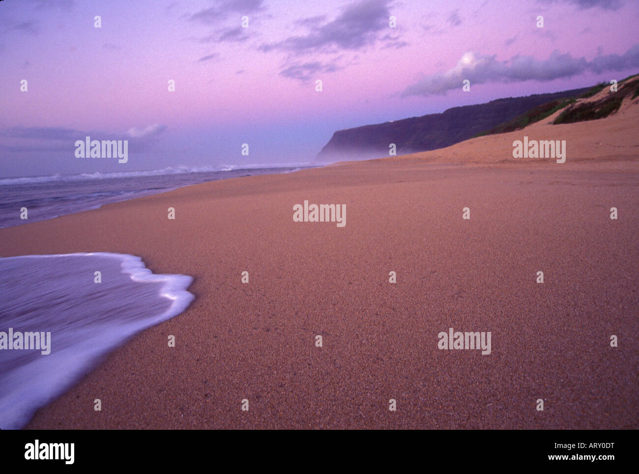 Sunset at Polihale beach, far west end of Kauai Stock Photo - Alamy
