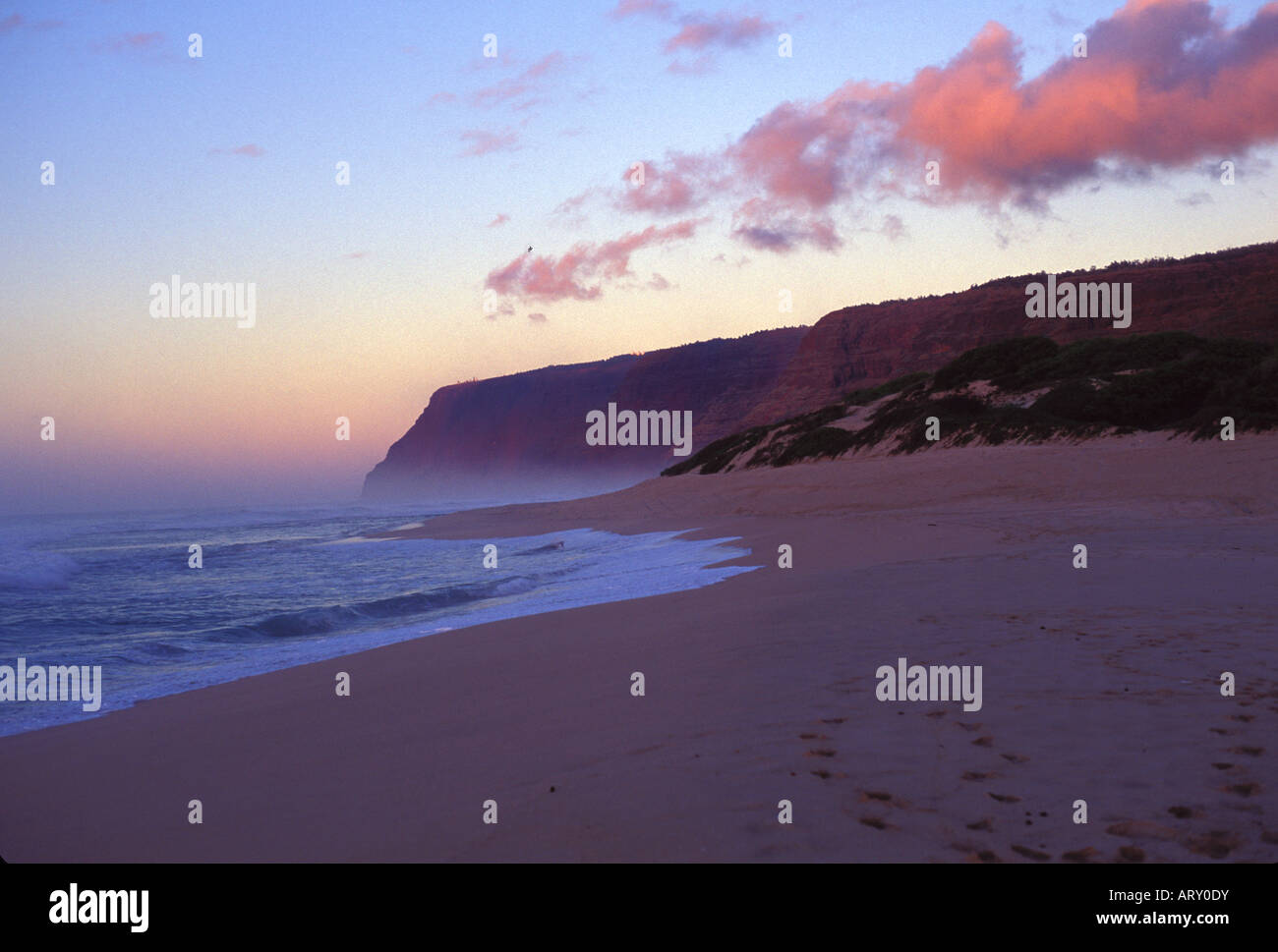 Sunset at Polihale beach, far west end of Kauai Stock Photo - Alamy