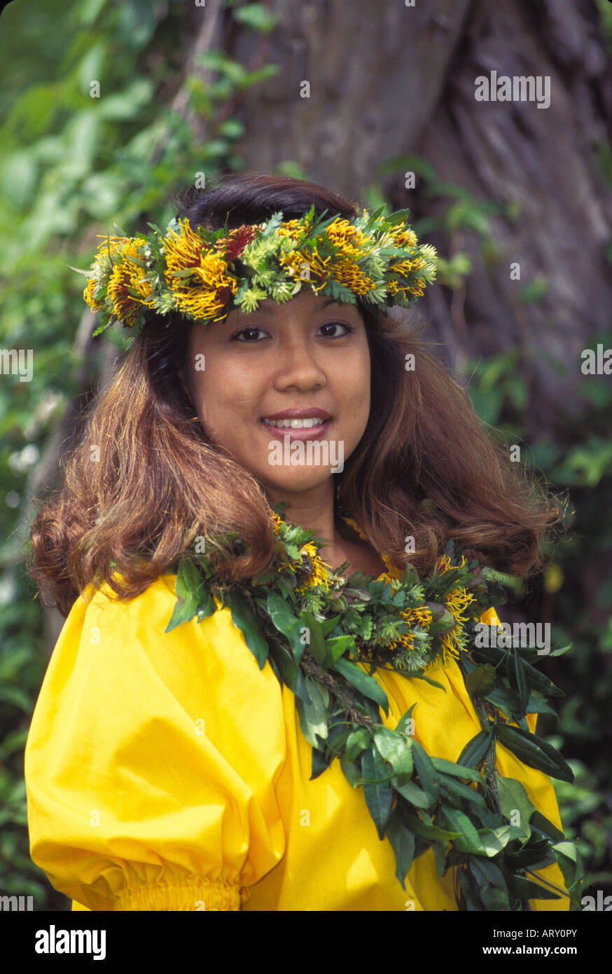 Maile lei hi-res stock photography and images - Alamy